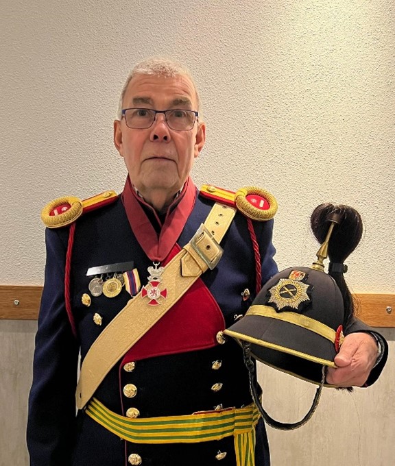 Bennie van Vlimmeren ontvangt de Orde van de Rode Leeuw – Schutterij ...